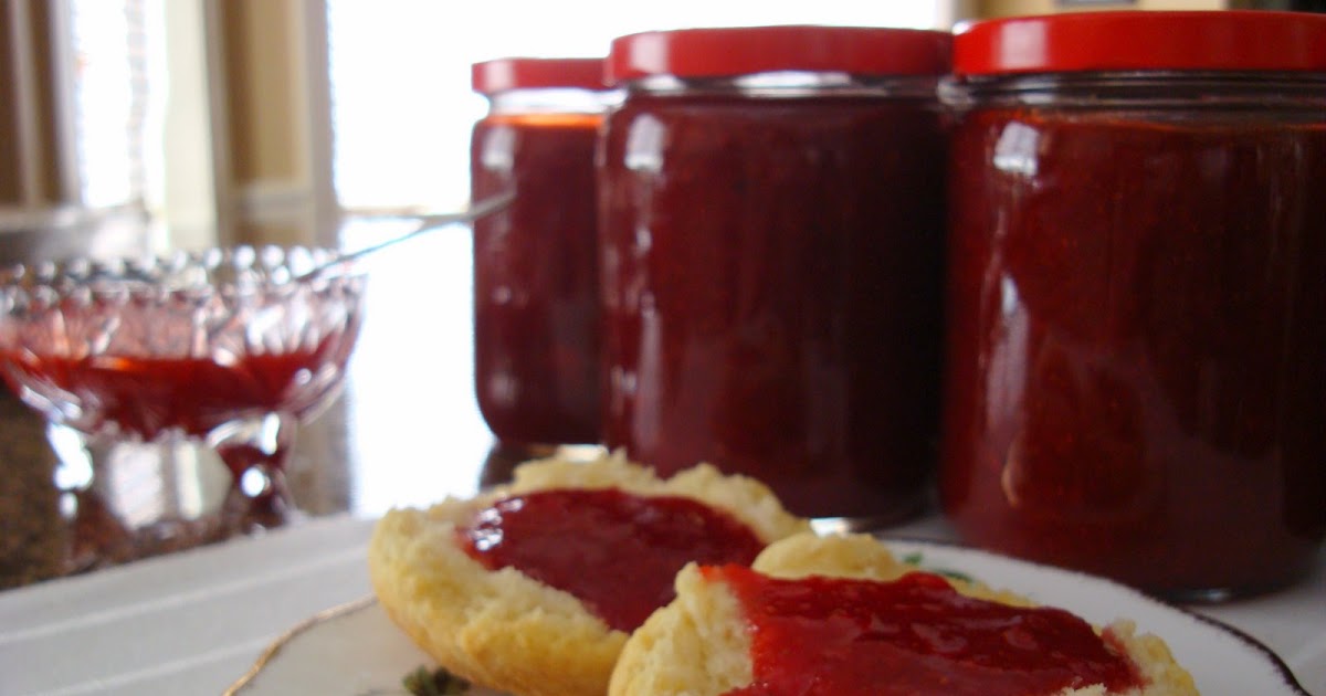 Mennonite Girls Can Cook: Light & Runny Strawberry Jam