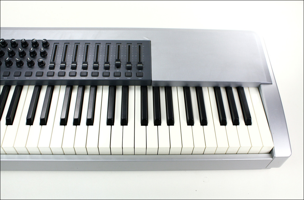 MATRIXSYNTH-B: M-Audio Keystation Pro 88 Key MIDI Controller