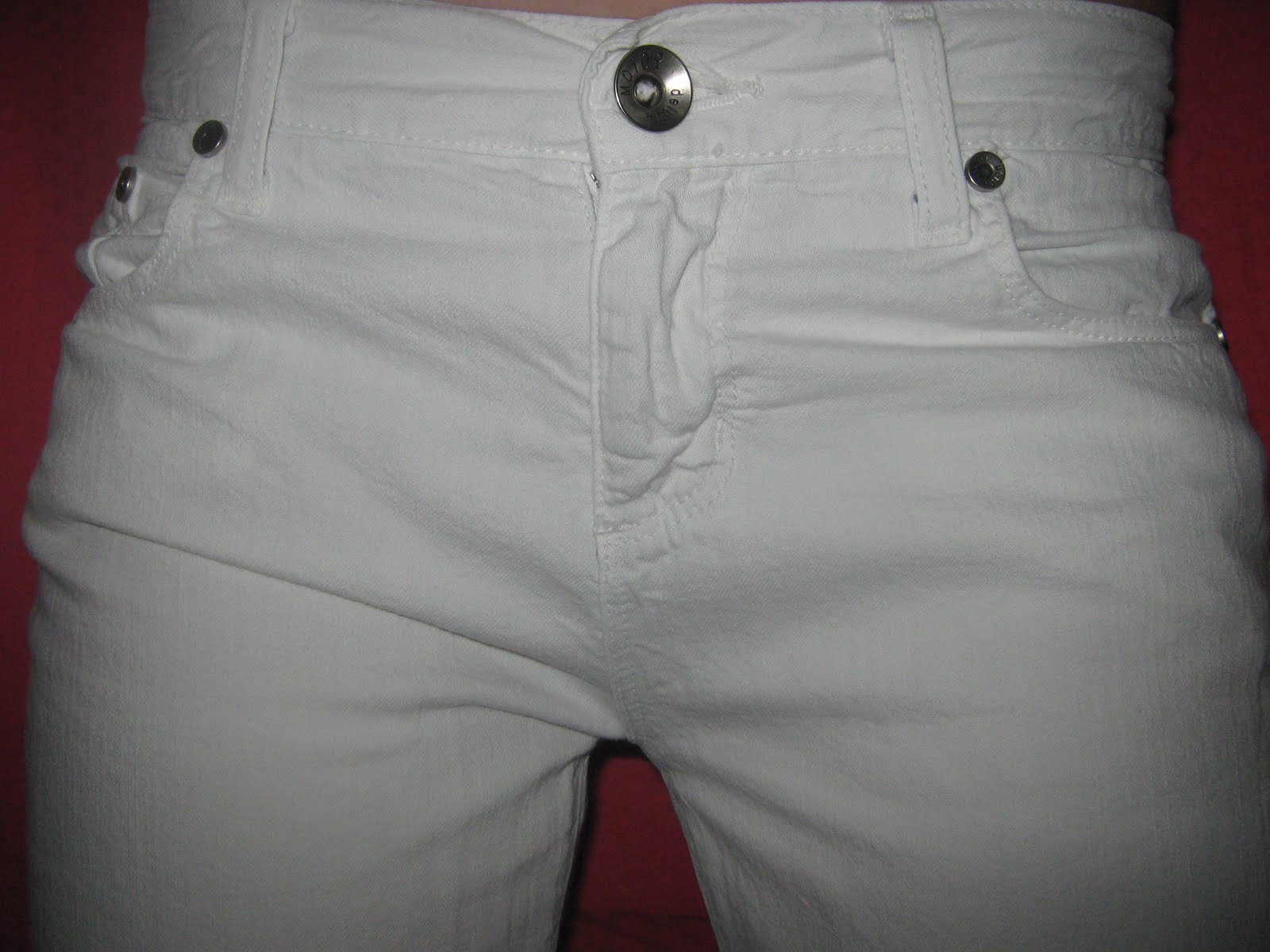 Anne 2: Blugi albi MOTOR