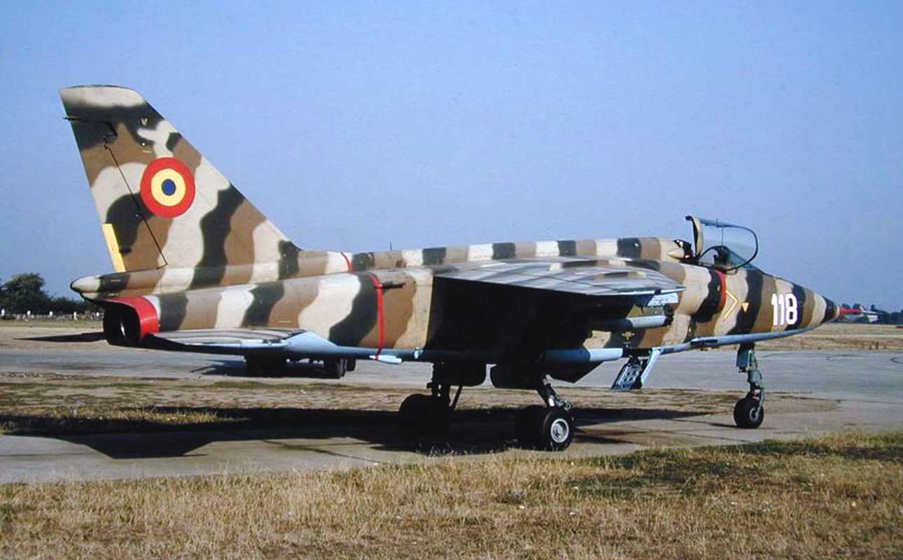 nhungdoicanh: IAR-93 Vultur