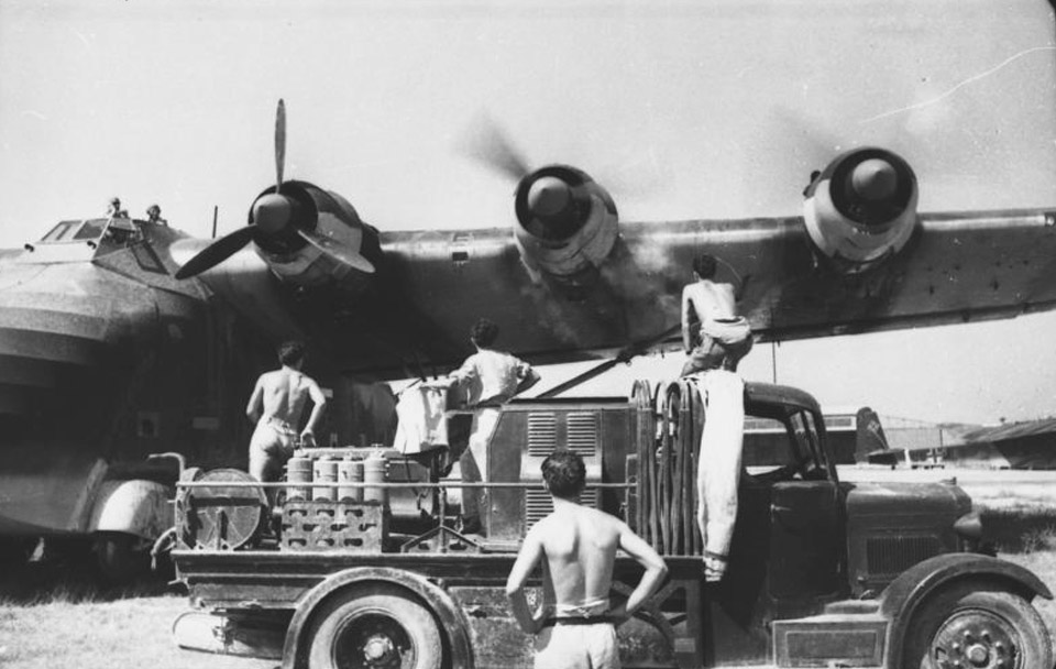 nhungdoicanh: Messerschmitt Me-323 Gigant