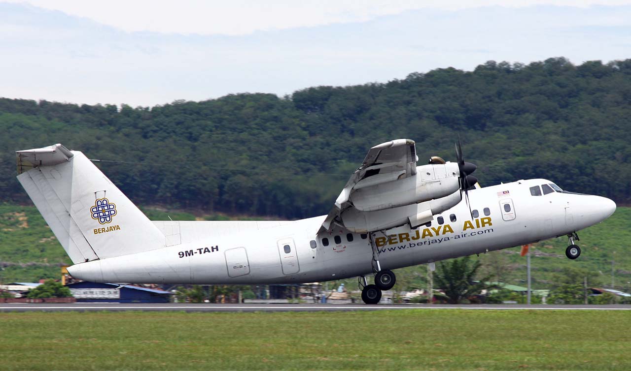 nhungdoicanh: de Havilland Canada DHC-7 Dash 7