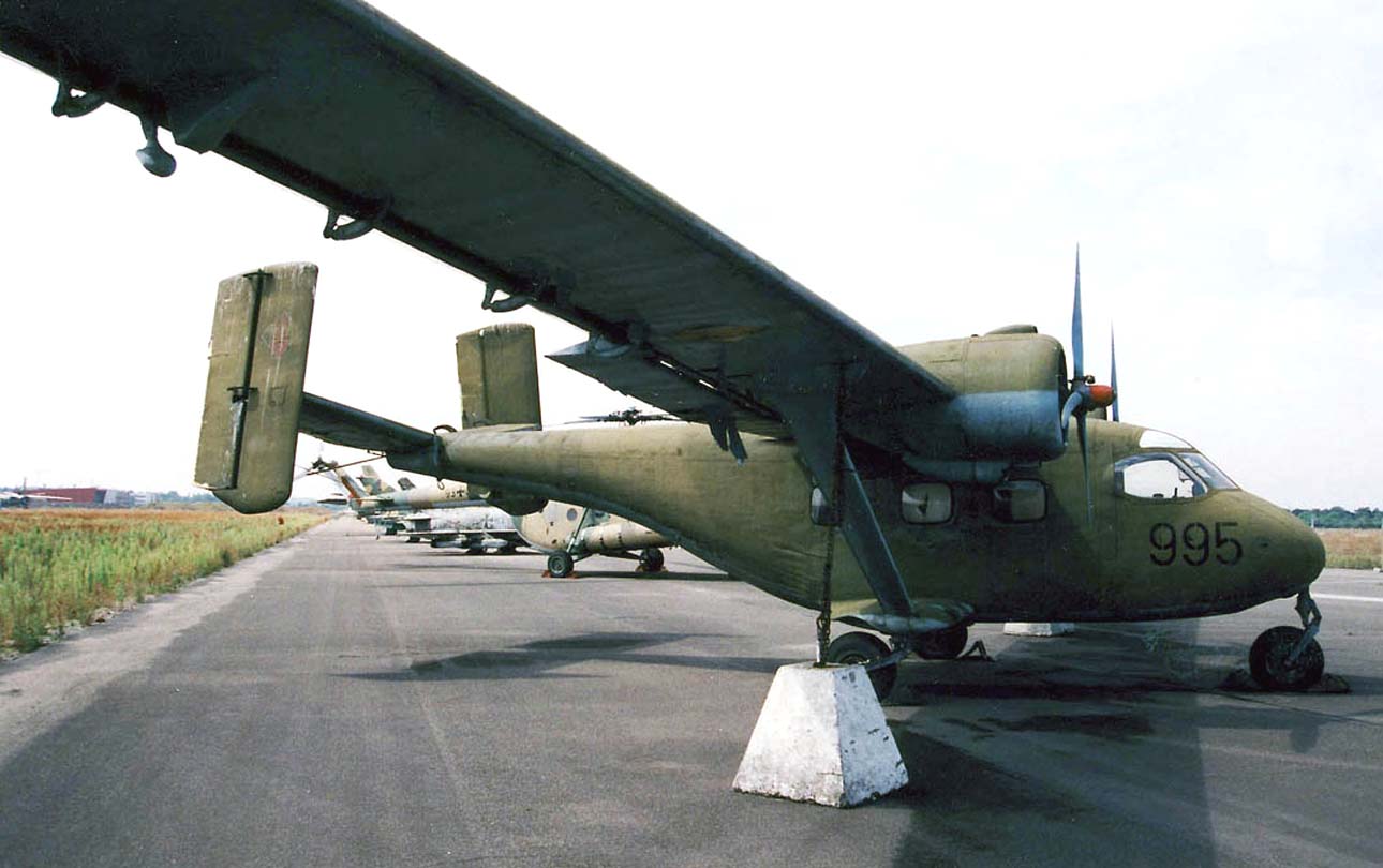 nhungdoicanh: Antonov An-14 Pchelka / Clod