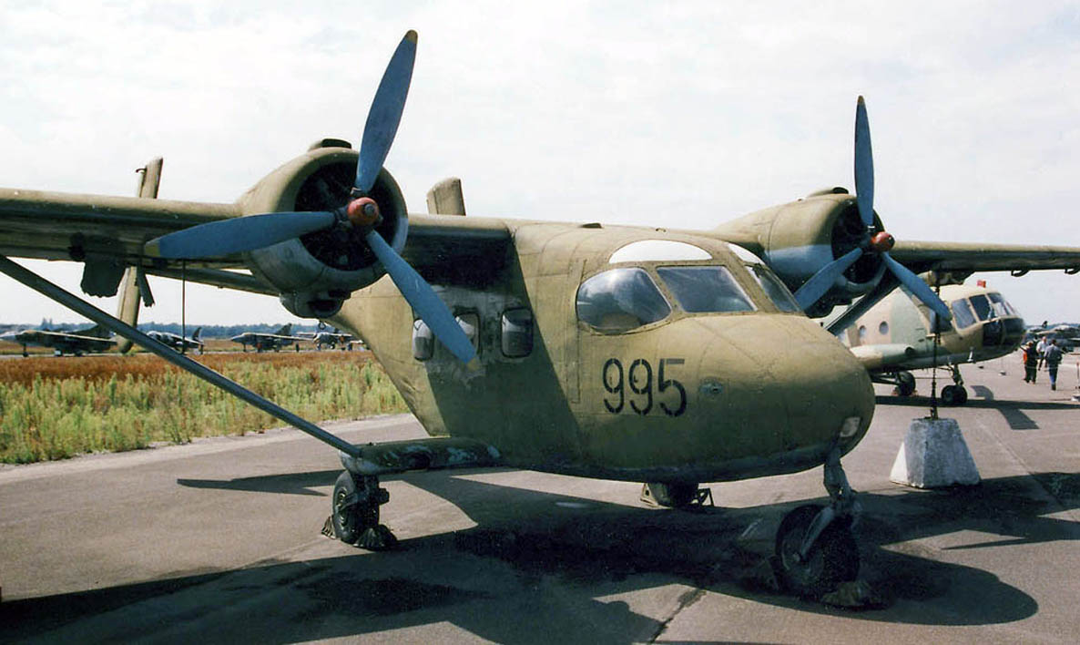 nhungdoicanh: Antonov An-14 Pchelka / Clod
