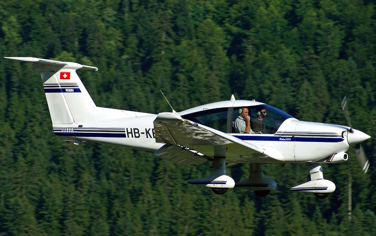 nhungdoicanh: Robin R-3000