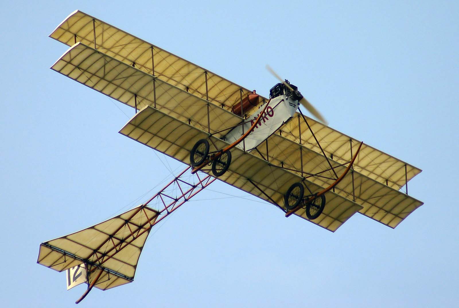 nhungdoicanh II: Roe Triplane (Avro Triplane)