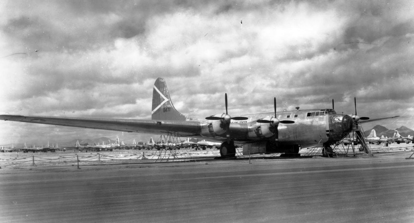 nhungdoicanh: Douglas XB-19