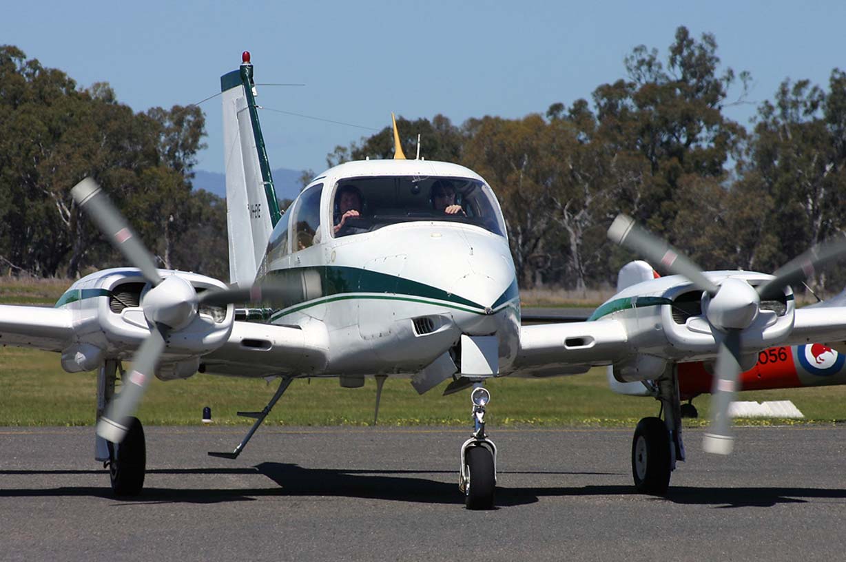 nhungdoicanh: Cessna 310