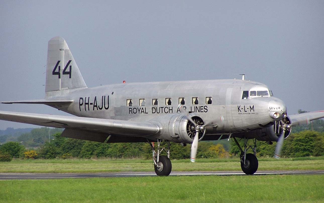 nhungdoicanh: Douglas DC-2