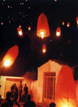 Πράγματα και θαύματα...: ΠΑΣΧΑ ΣΤΟ ΛΕΩΝΙΔΙΟ-ΑΕΡΟΣΤΑΤΑ