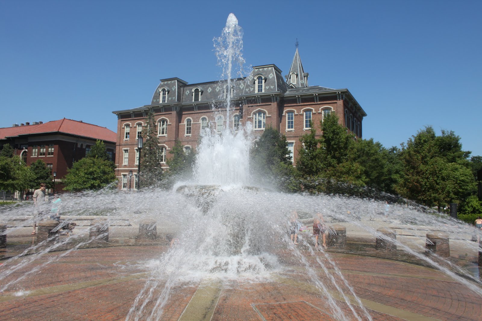 Paul, Lynne, Anja, Isabel & Connor: Loeb Fountain at Purdue