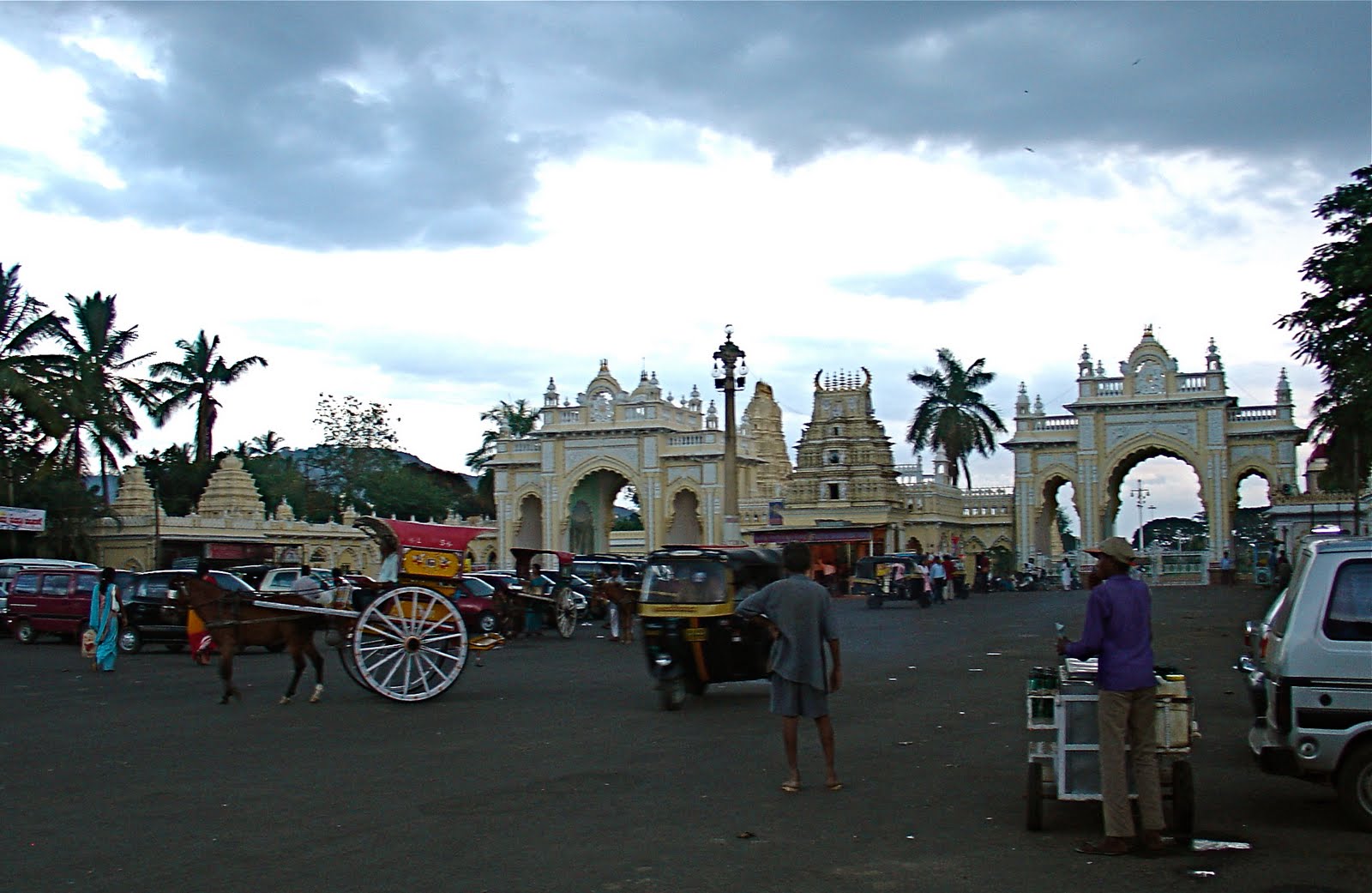 Passage Paradis: Mysore Street Scenes and Fireworks Market