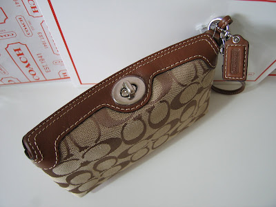 Coach purses: Signature Turnlock Large Wristlet F42839