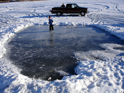 QUENDAR AS ALTERNATIVAS: B - Lago da Represa Municipal congelado