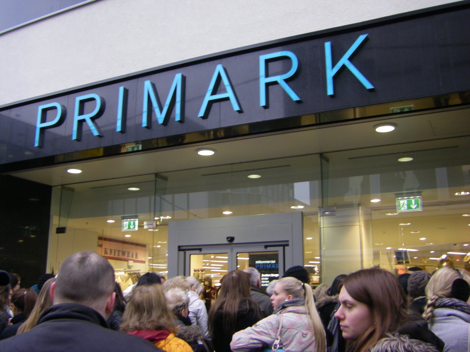 Schmetterlingslachen: Primark Gelsenkirchen / edit: Essen folgt 2011