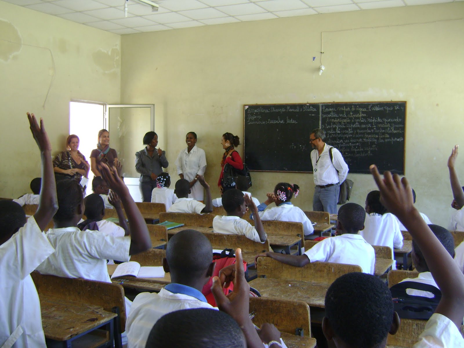 Um trabalho em Angola: Uma escola em Luanda.