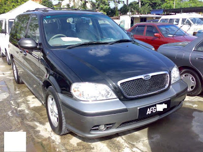 Zhufairah : contoh warna kereta Naza Ria kesukaan aku...