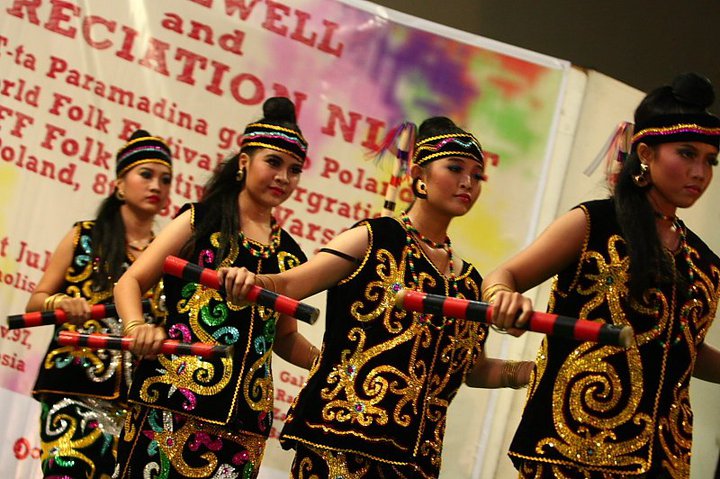 dance through life. . .: Prakata tari
