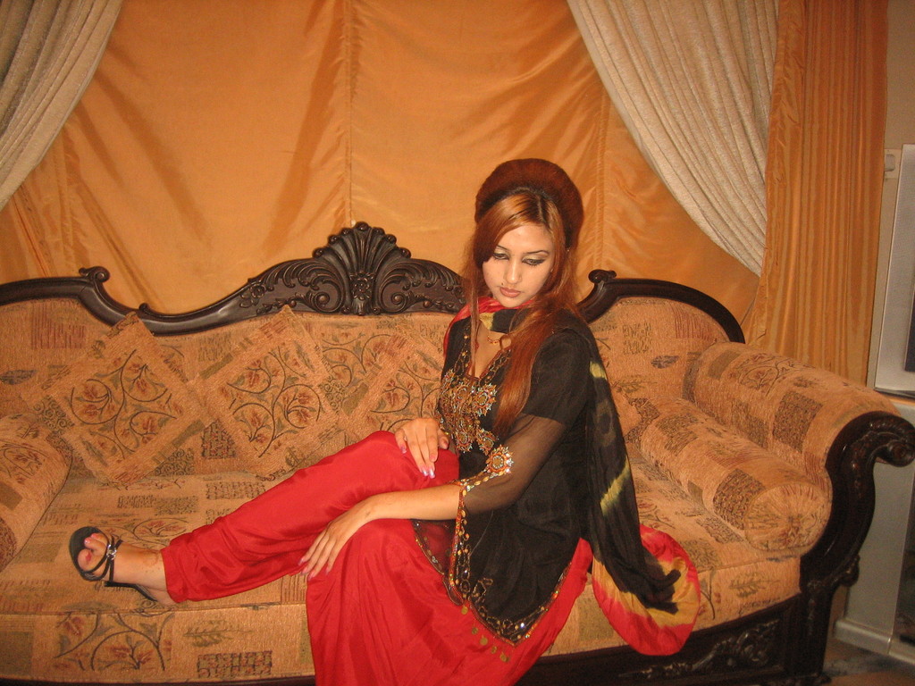 All Desi Aunties: Pakistani rani in china park