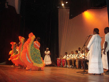 UN ENCUENTRO CON LAS LETRAS: Música afro al ritmo del Papa Roncón