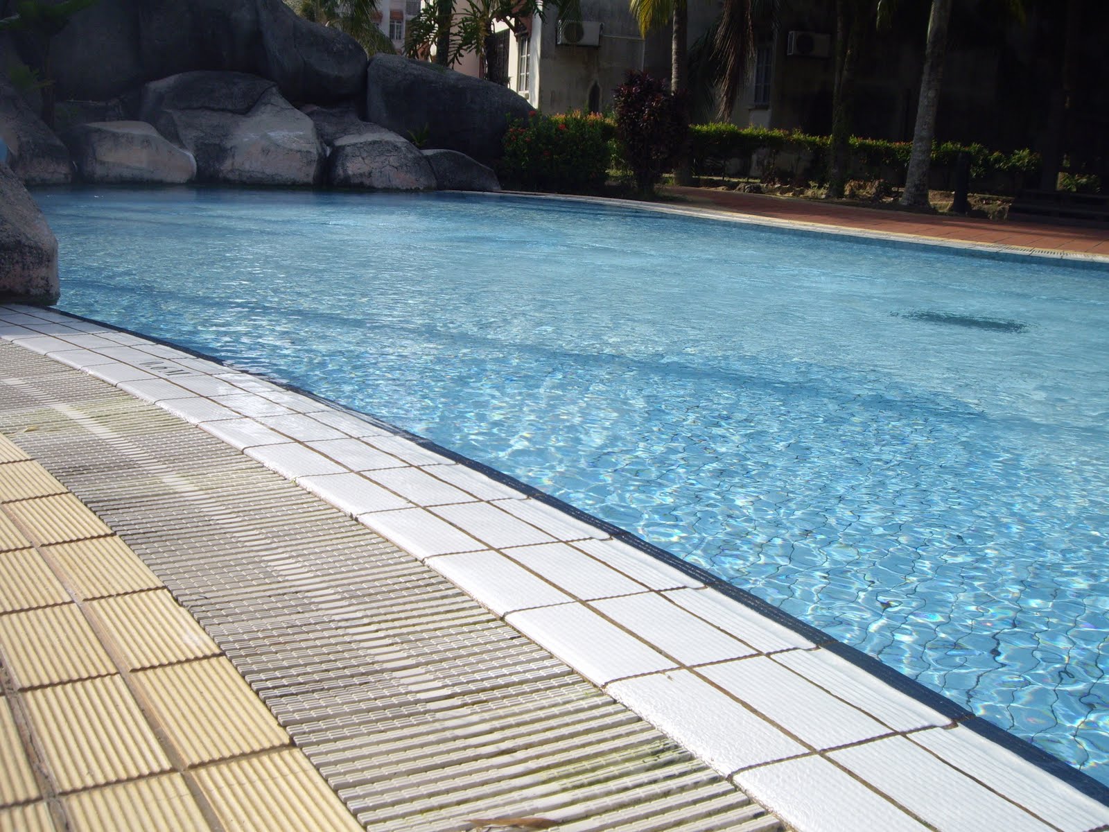 POIE PD CARI AKU: POIE PD DAN MENGINAP DI PD PERDANA CONDO RESORT