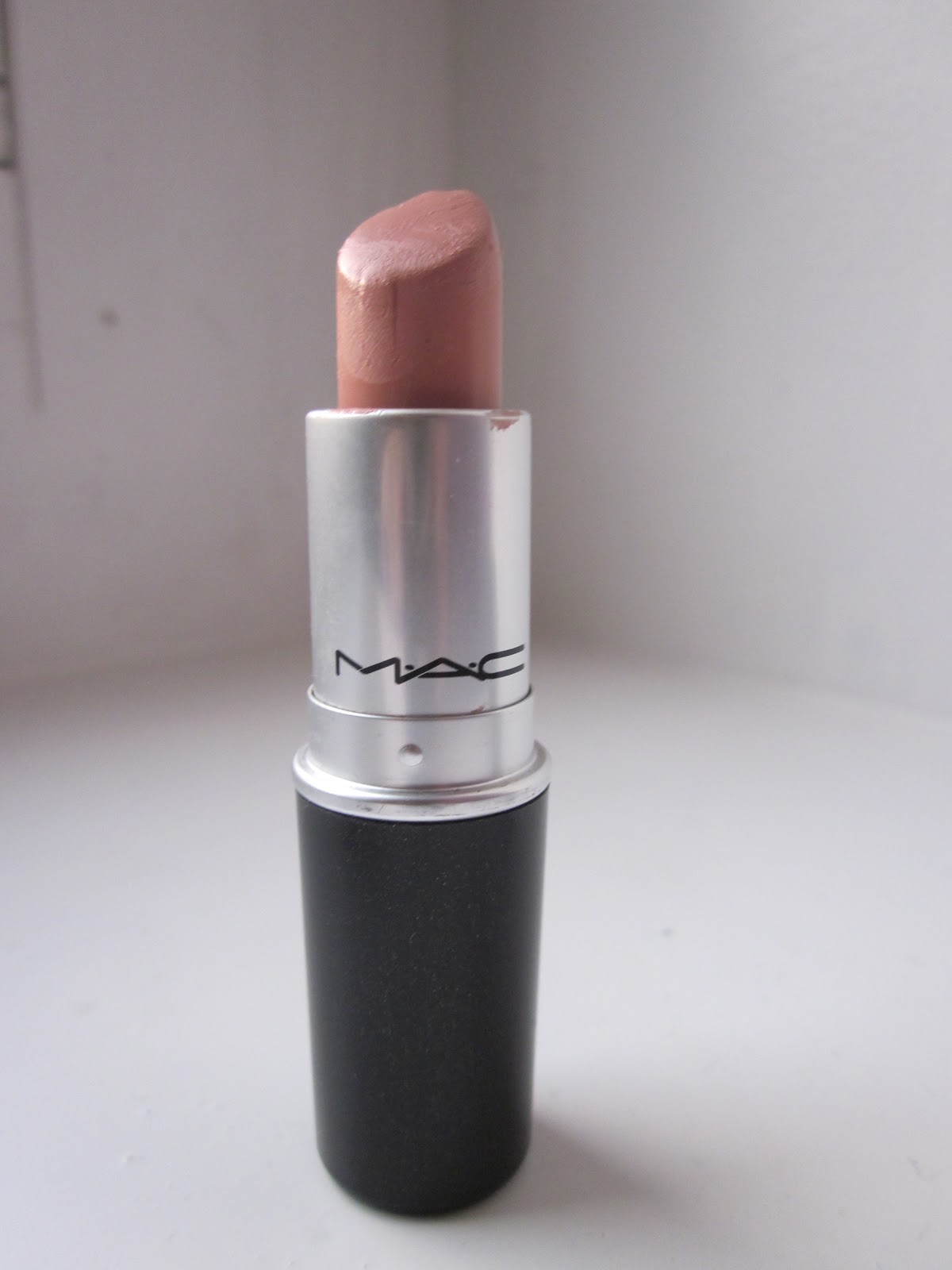 Makeup Babes: Review mac myth lipstick
