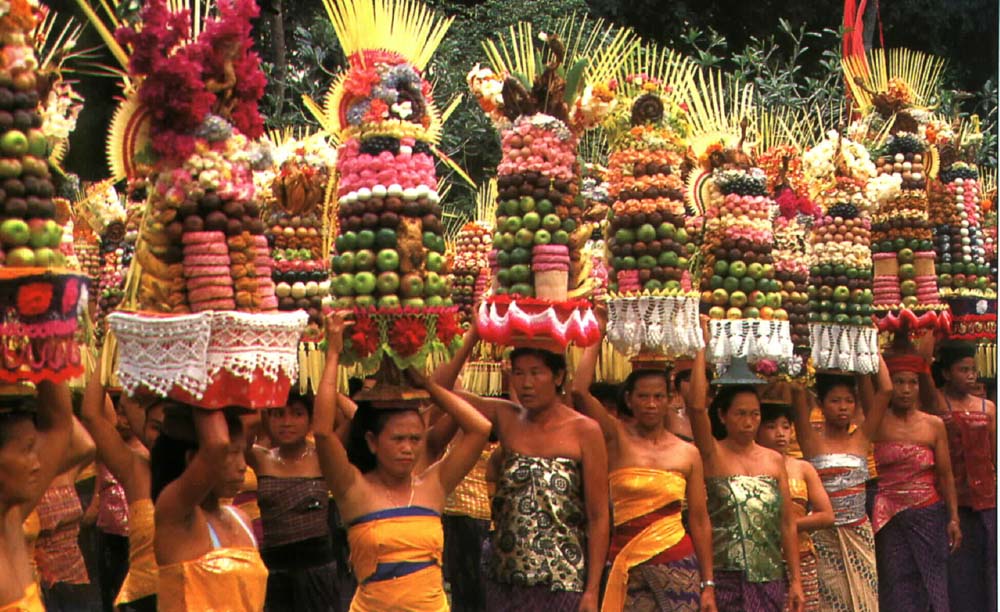 BALI - The Island of the Gods: Traditions of Bali
