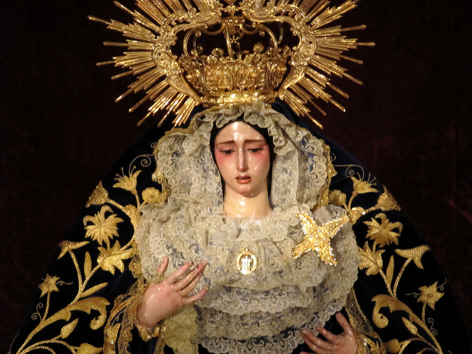 Pilas Cofrade : Reportaje. María Santísima en su Soledad en la ...