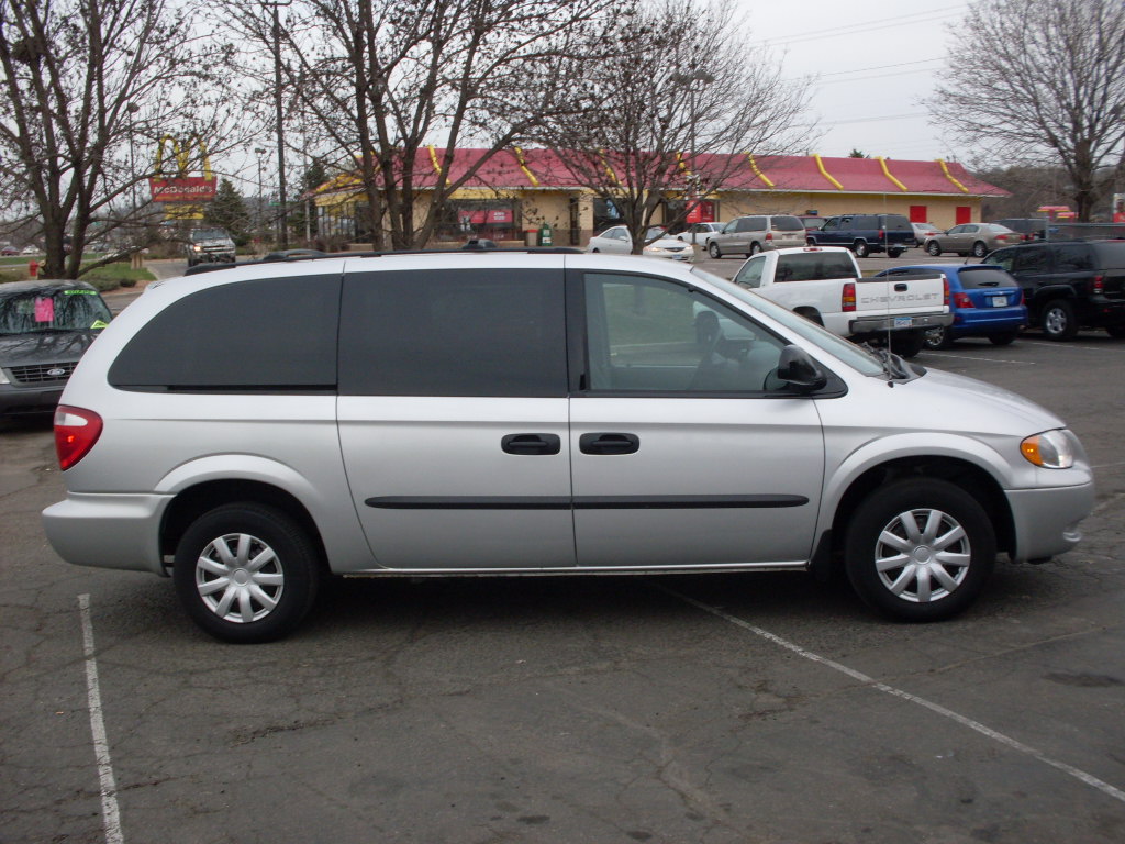 Ride Auto: 04 Dodge Grand Caravan SE