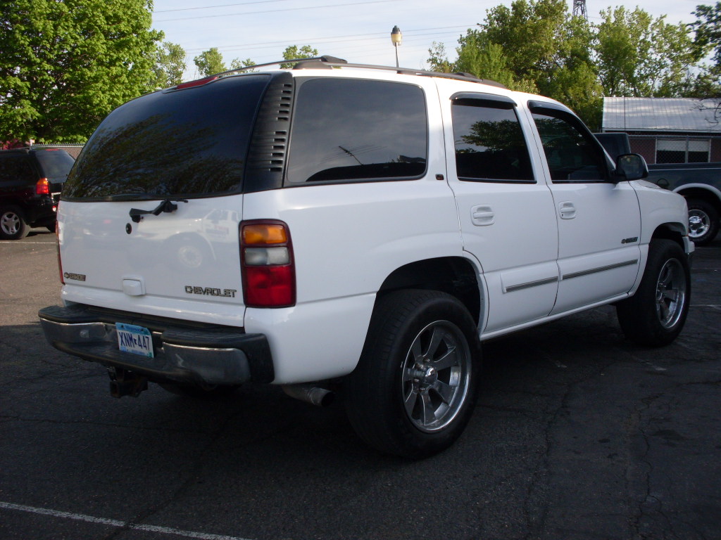 Ride Auto: 2001 Chevrolet Tahoe LT 4x4