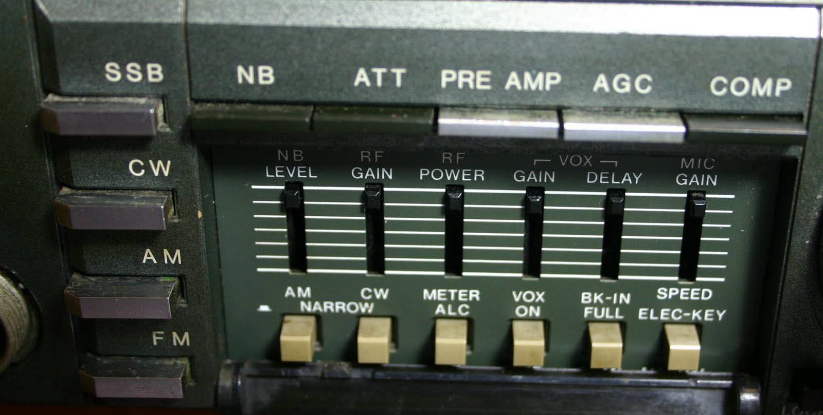 RADIO SELLER: IC-735 Icom HF Transceiver used ( SOLD )