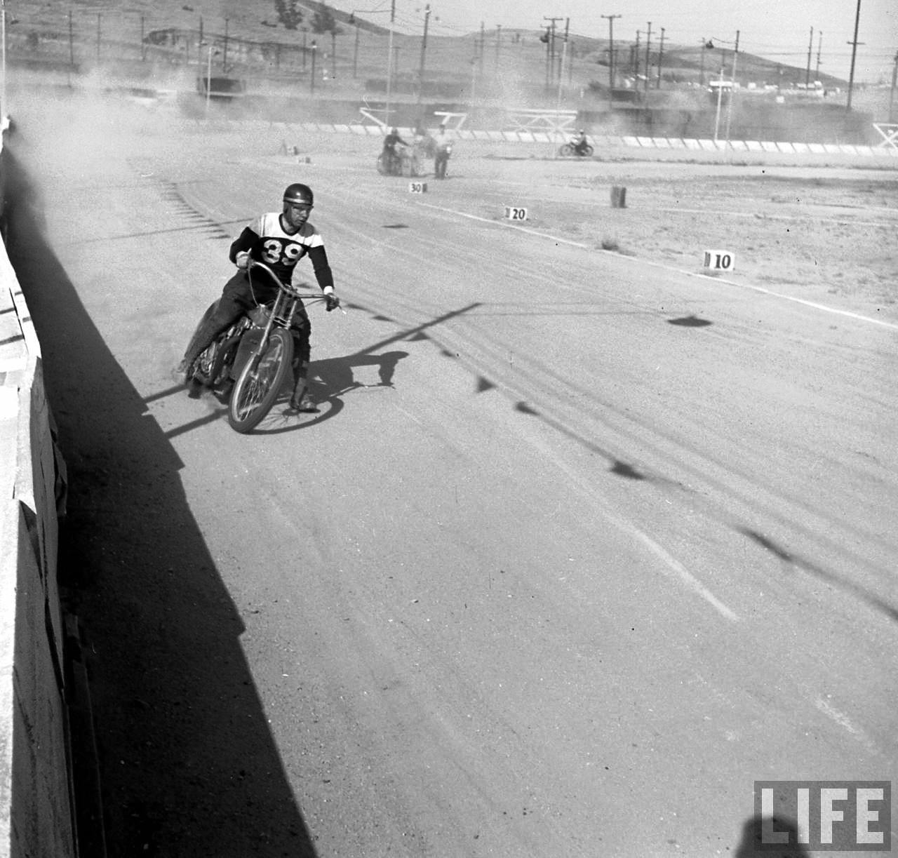 Nostalgia on Wheels: Vintage Speedway LIFE!