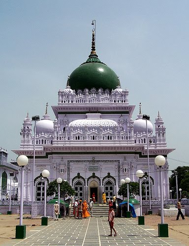 dargah in india: Dargahs Of India: Dewa Sharif