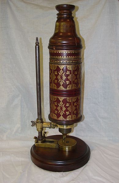 Curiosidades de la Microbiología: La invención del microscopio