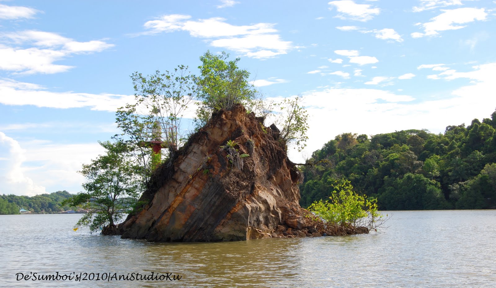 De'Sumboi's Tourist & Travel Services