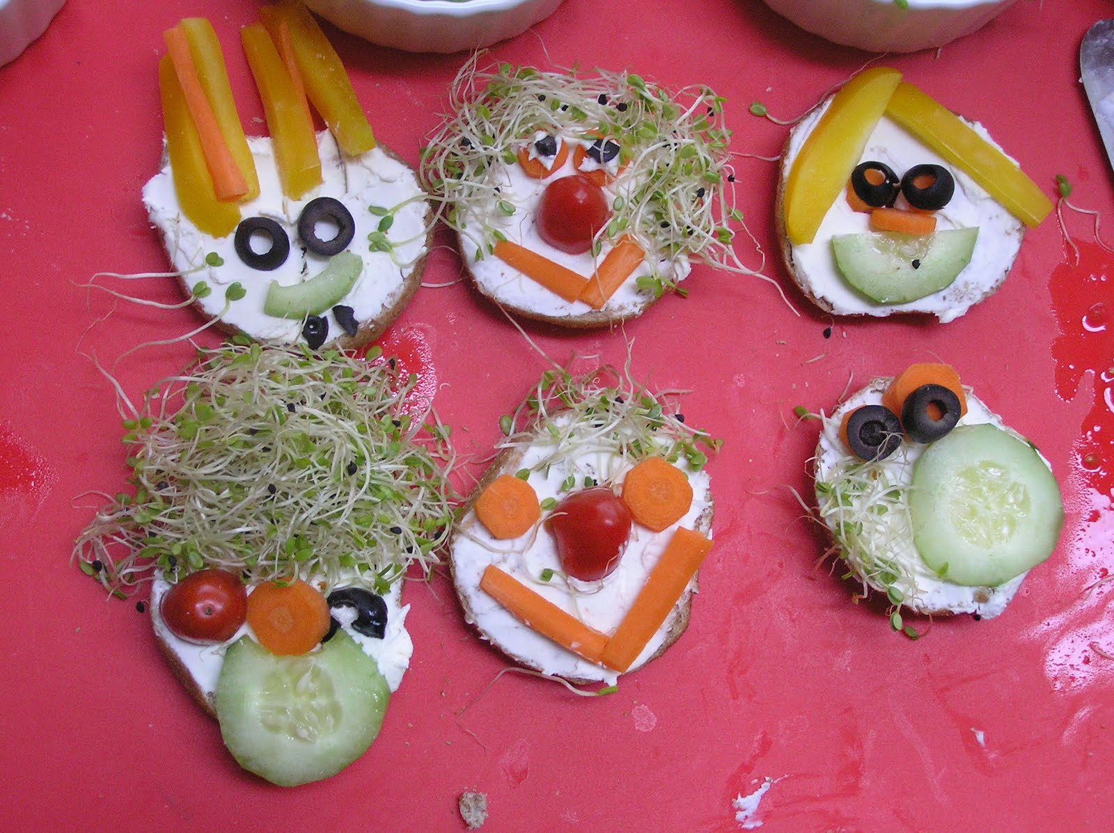 Mess Fest: What Kind of Bagel Face Will You Make?