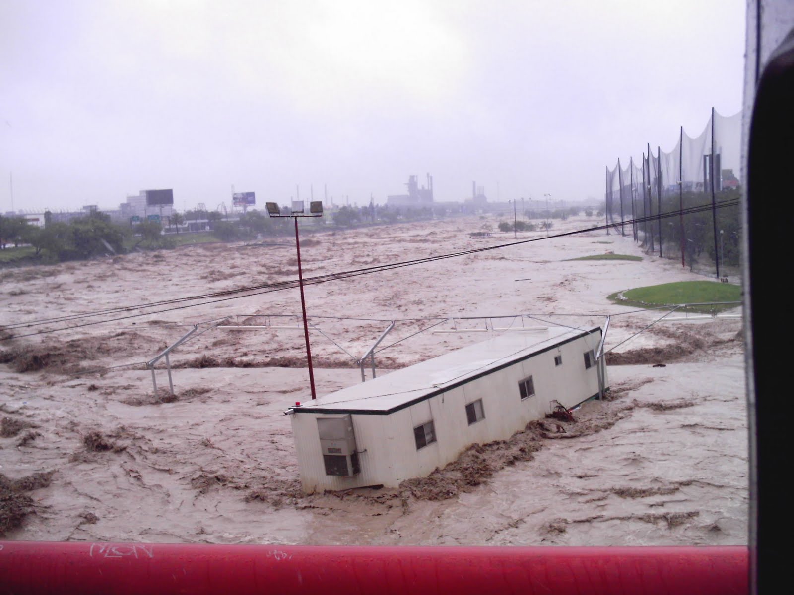 Archivo Insólito: Monterrey inundado por Alex