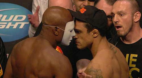 XTREME MMA: Anderson Silva usa máscara na pesagem e os ânimos esquentam