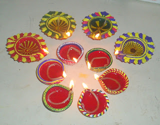 Easy Crafts - Explore your creativity: Painted Diyas