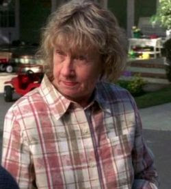 Karen McCluskey (Kathryn Joosten)