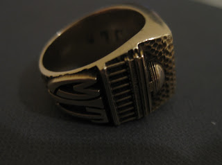 Mit brass rat class ring 1976 - alohalockq