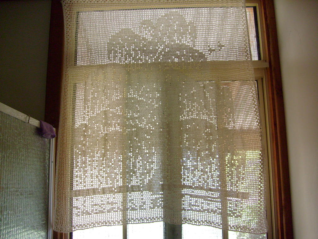 Typstatting, Knitting @ Crochet: Curtain!