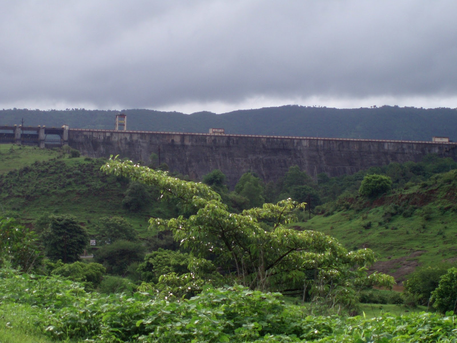 Travelz Unlimited: Khadakvasla , Panshet & Varasgaon Dams : A Photo Feature