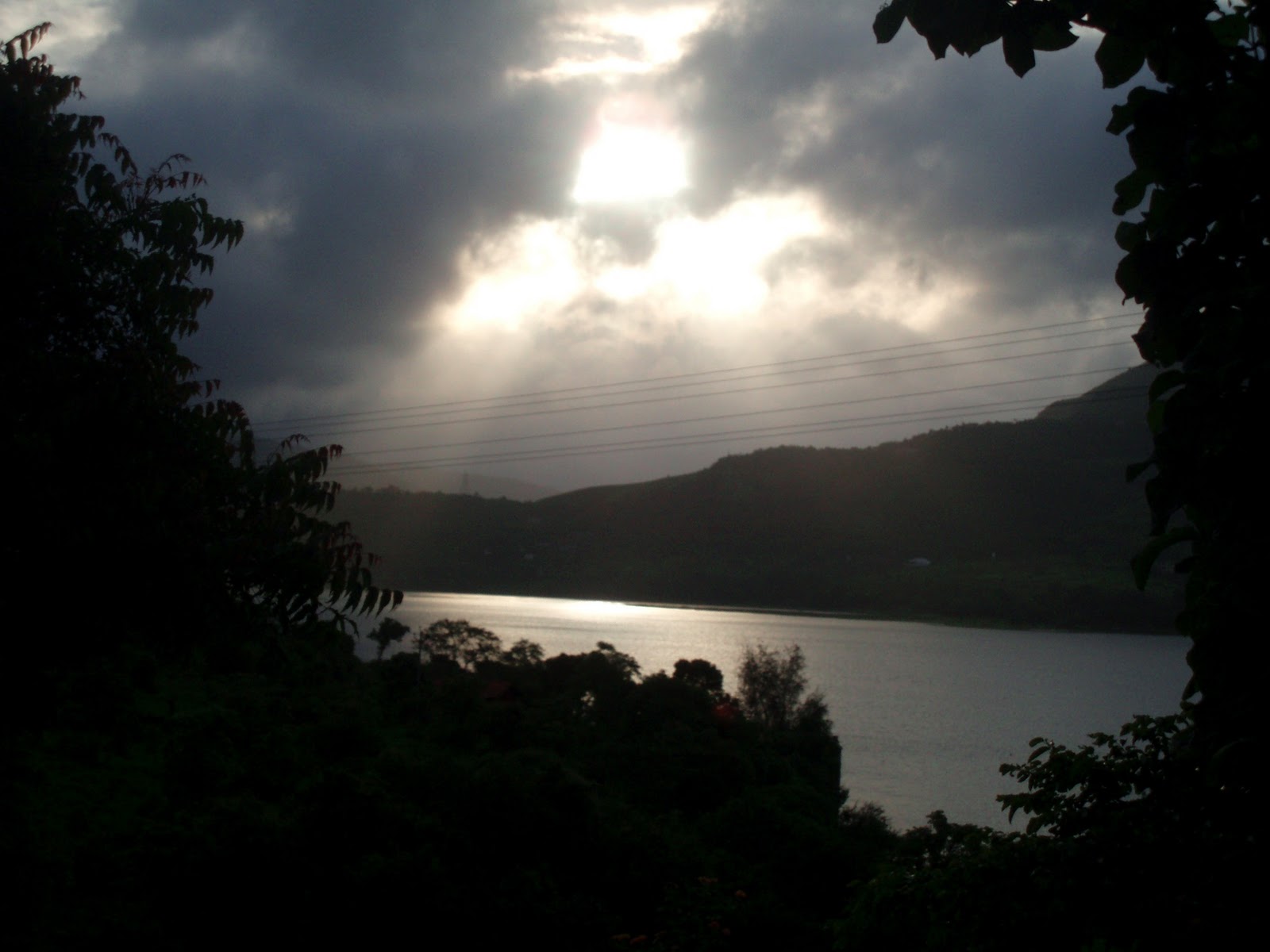 Travelz Unlimited: Khadakvasla , Panshet & Varasgaon Dams : A Photo Feature