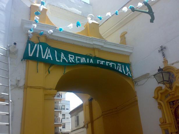 Amargura y Silencio » Archivo » En el arco del postigo