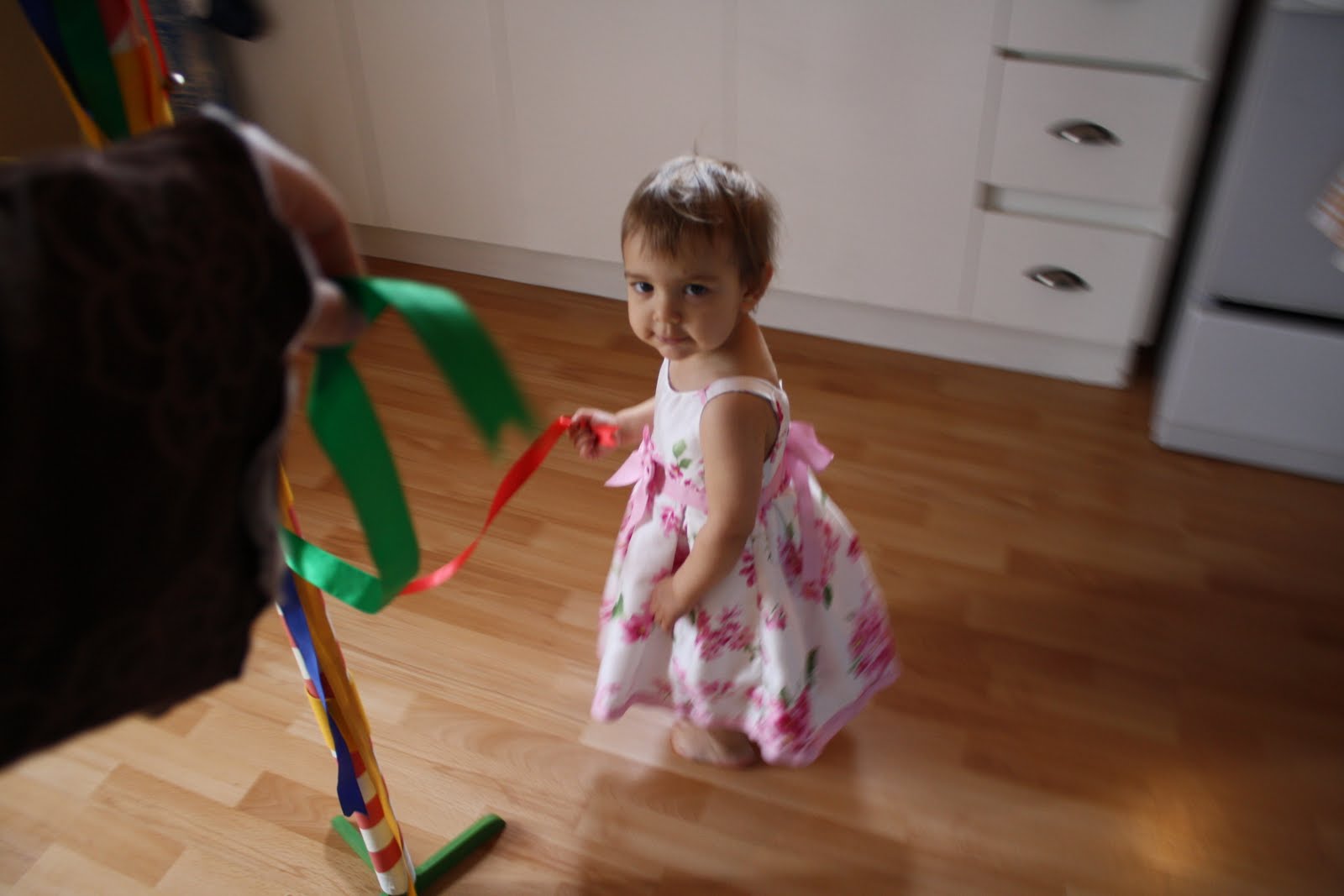 Aux Demilunes: *Guest Post* How to make a "mini" maypole by Wulf