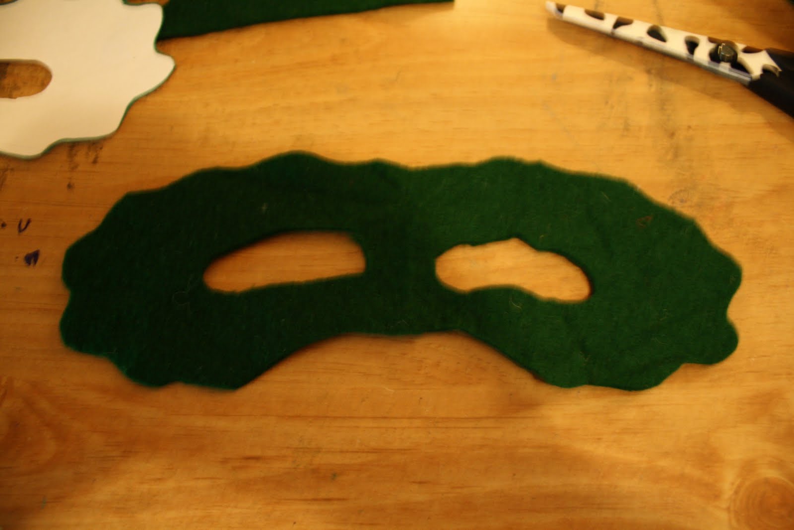 Aux Demilunes: Green Man Mask PATTERN and TUTORIAL :)
