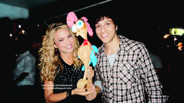 Viciados em Rebelde: A Fazenda: Lua Blanco e Chay Suede