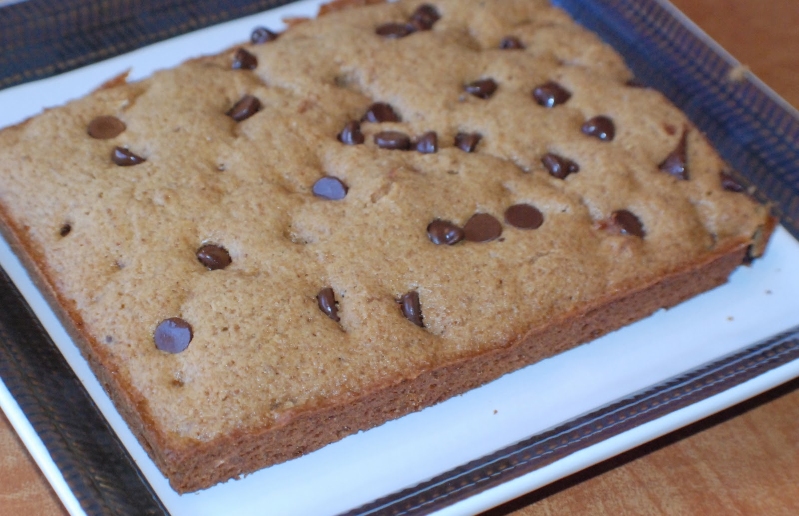 Everyday Mom: Graham Cracker Chocolate Chip Cake