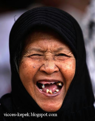 Vicces képek oldala: Fogatlan öregasszony